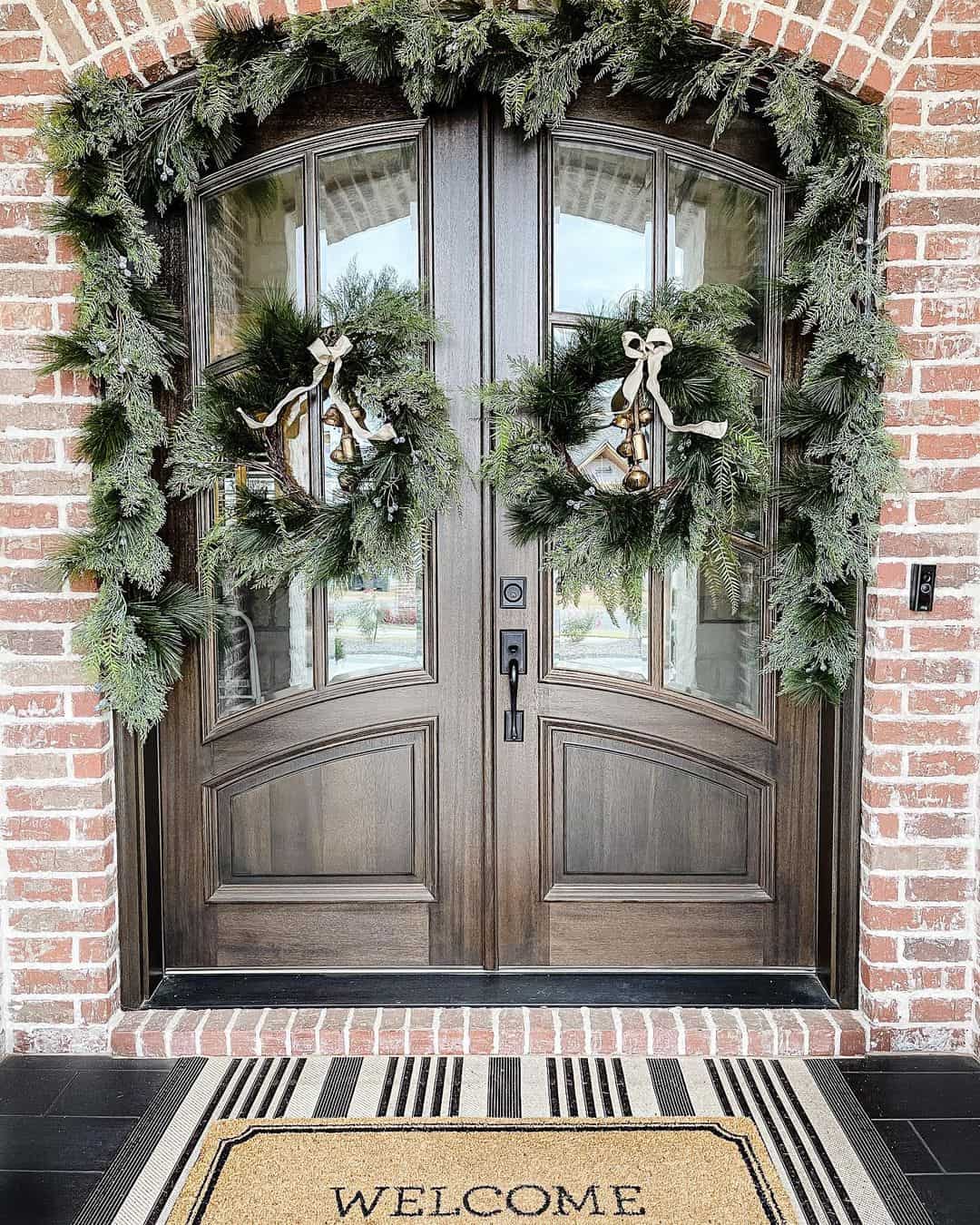 34 Christmas Wreaths for Front Door to Dress Up Your Porch