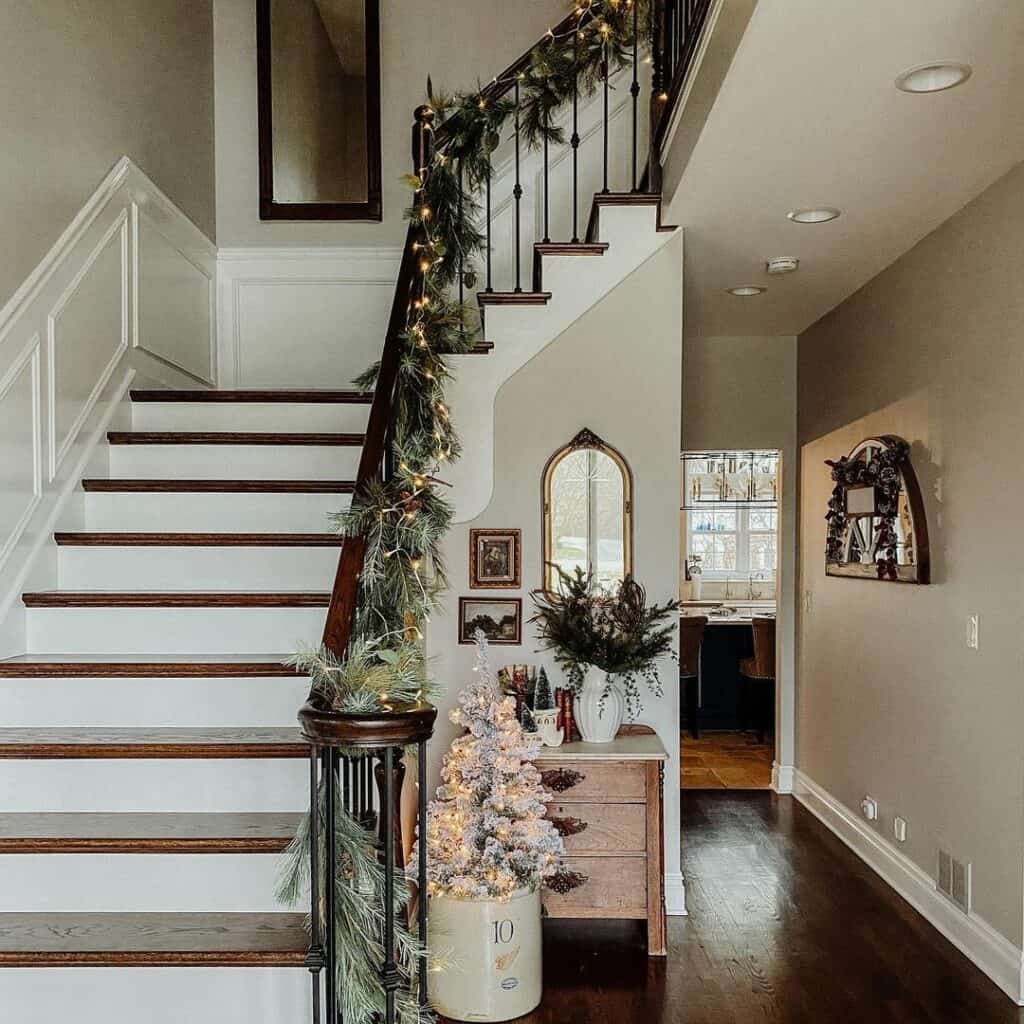 Classic Entryway Features Illuminated Garland - Soul & Lane