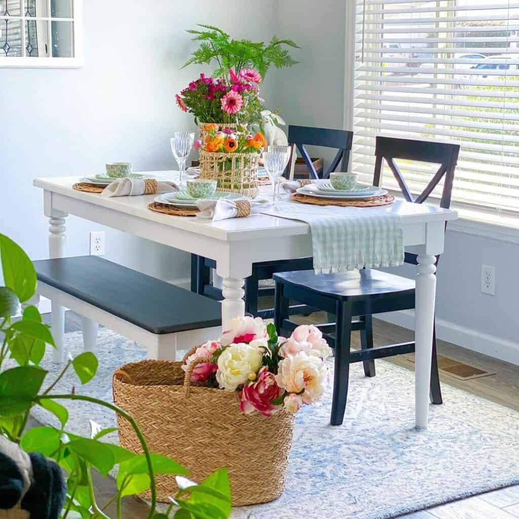 30 Simple Dining Table Centerpiece Ideas for a Welcoming Appeal