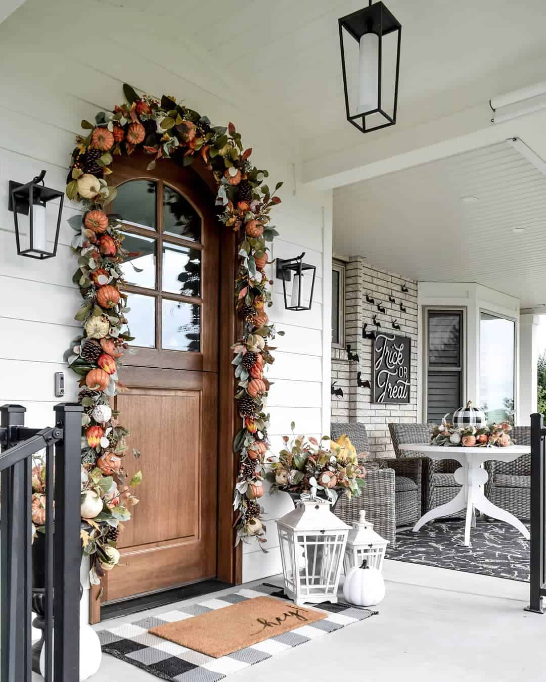 33 Farmhouse Doors to Make an Entrance