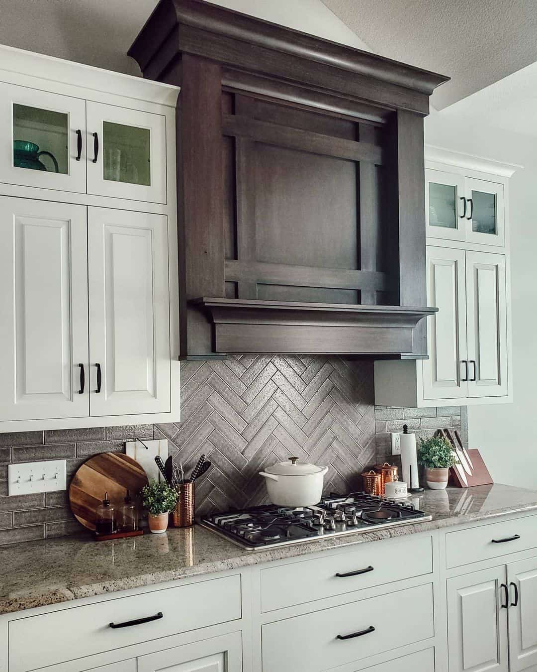 19 Accent Tile Above Range Ideas That Make a Bold Statement