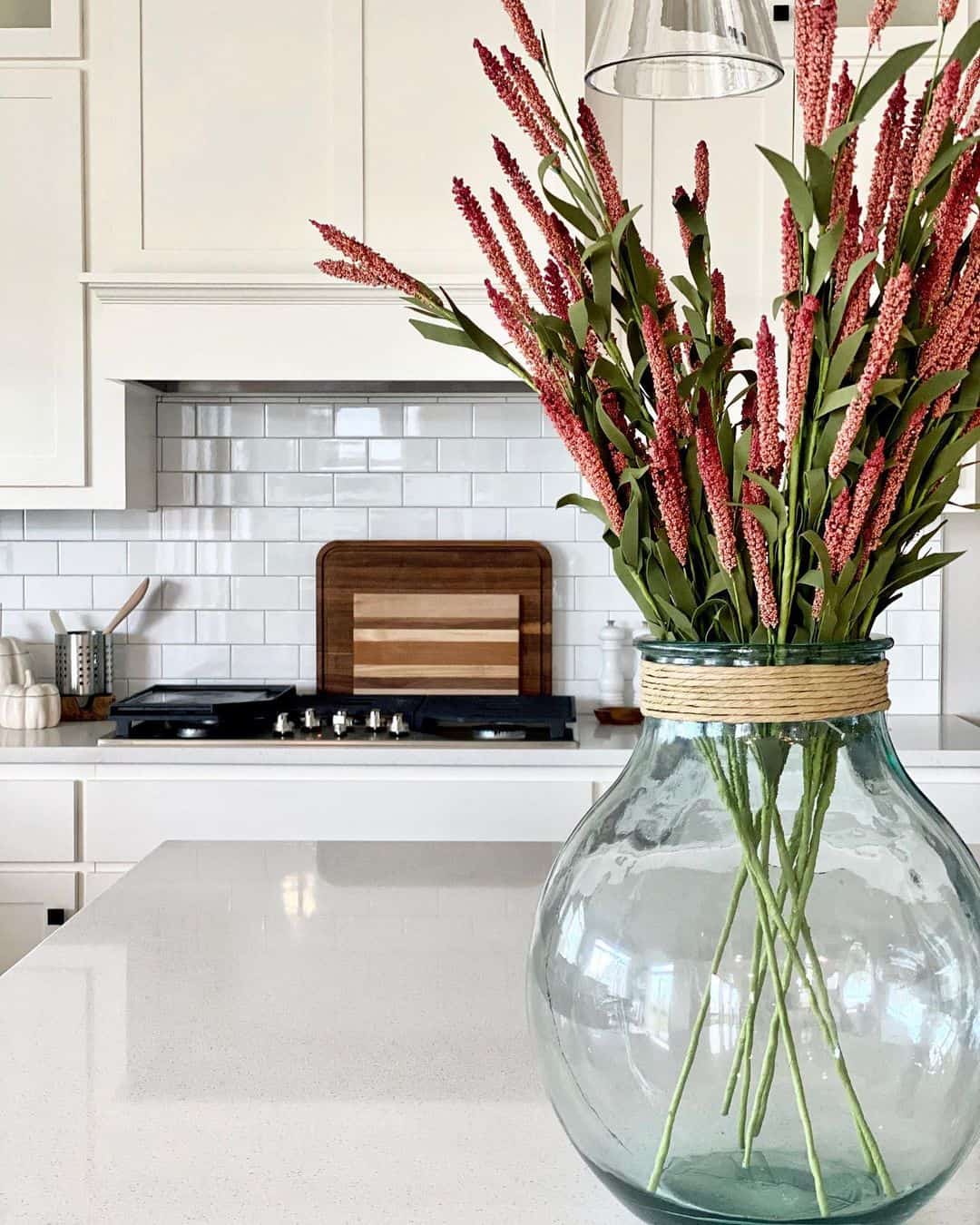 30 Gorgeous Examples of Clear Glass Vase Décor Ideas