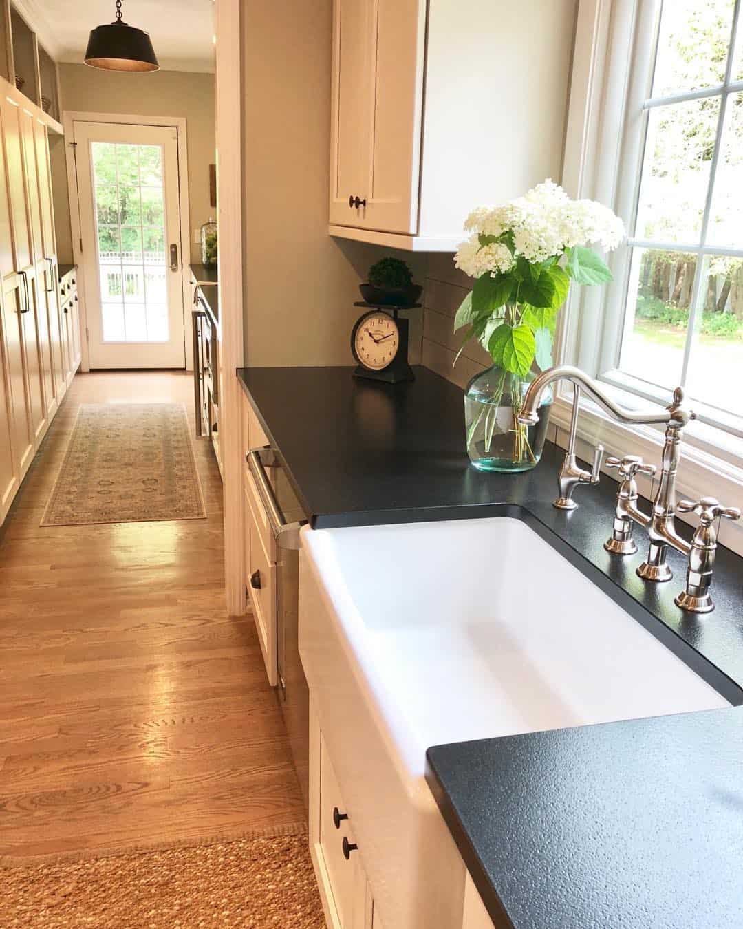 24 Noteworthy Neutral Options for Beige Kitchen Cabinets