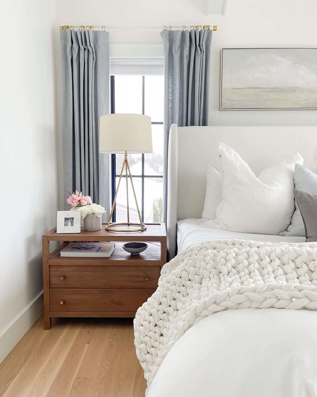 35 Wide Nightstands for an Unforgettable Farmhouse Bedroom