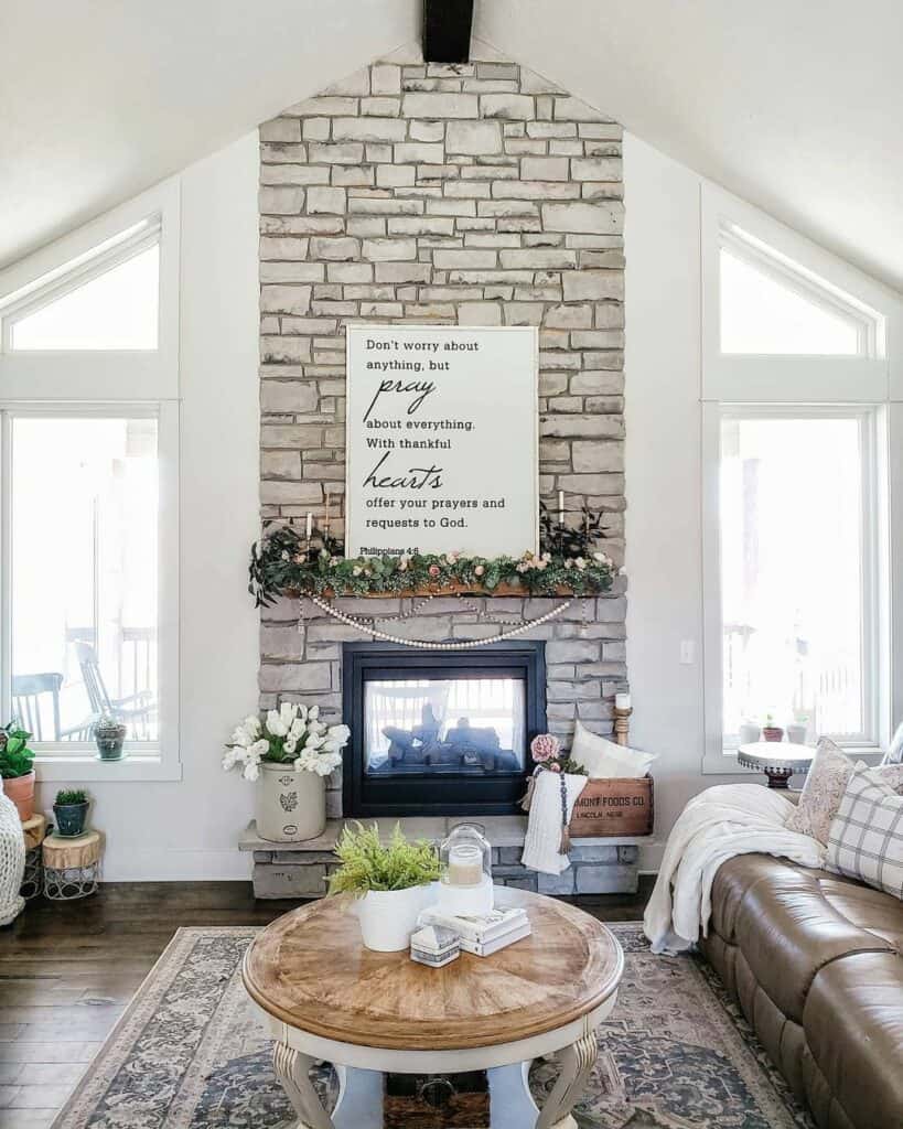 29 Fresh Ideas for Pro-Style Living Room Table Décor