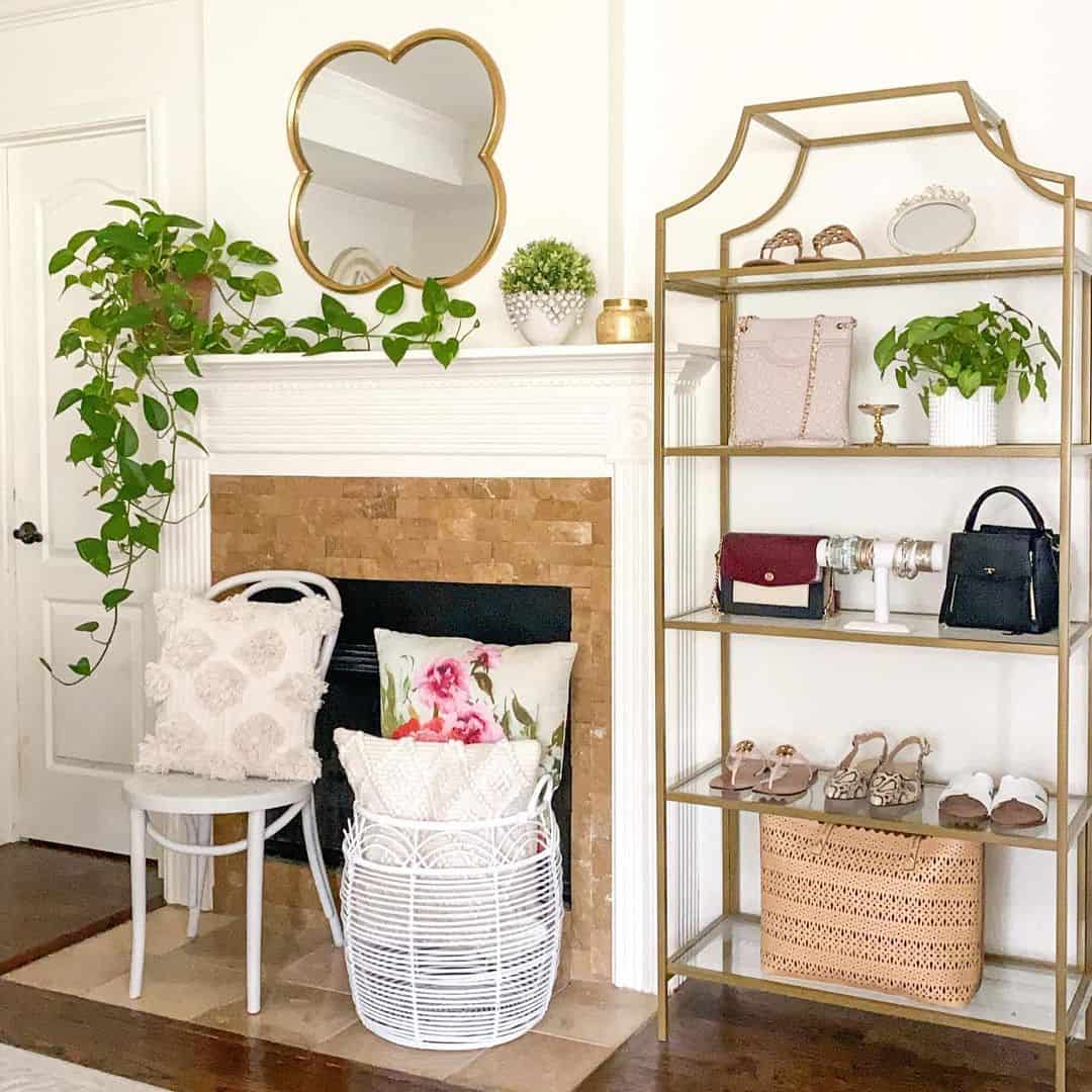 29 Stunning Ways To Decorate a Minimalist Bookshelf