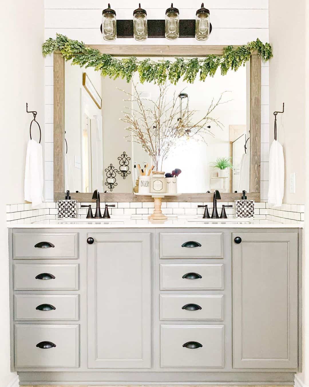 17 Double Vanity Mirror Ideas for Style and Functionality
