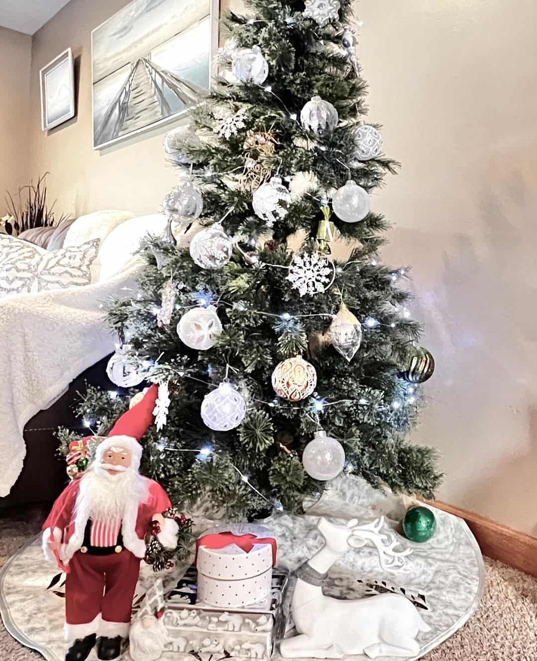 35 Festive Ways to Use Snowflake Christmas Ornaments