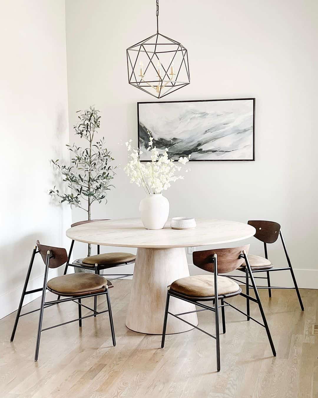 Simple Dining Room with Modern Aesthetic - Soul & Lane