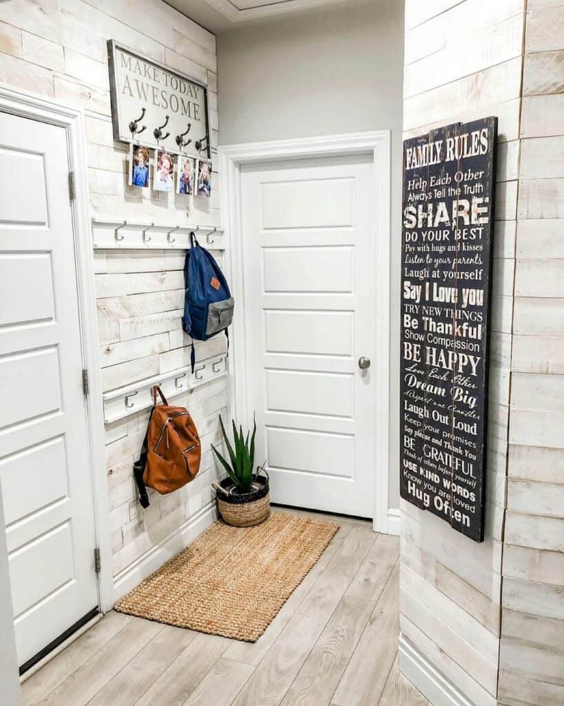 29 Entryway Mudroom Ideas to Keep You Organized