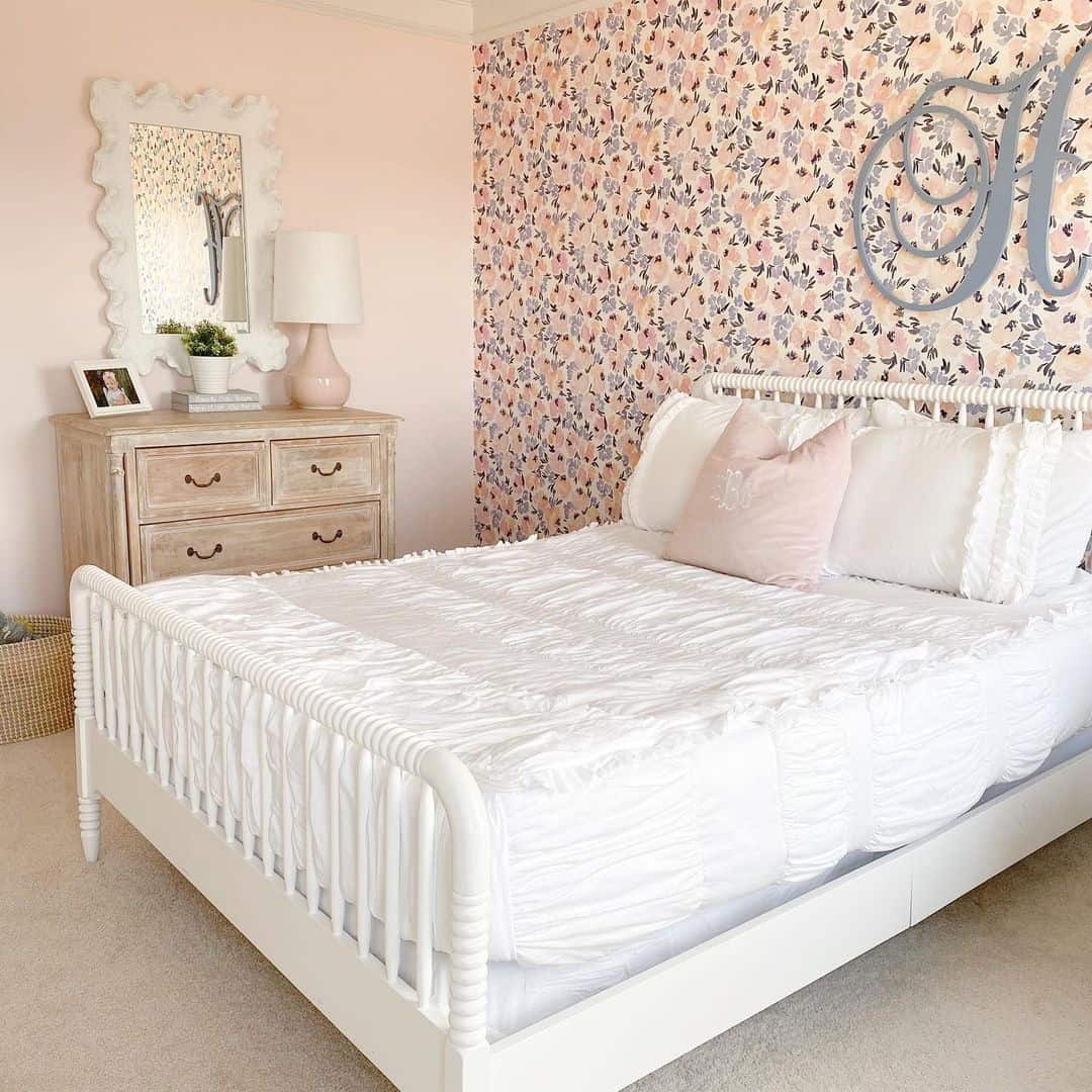 Soft Floral Wallpaper in Neutral Bedroom - Soul & Lane