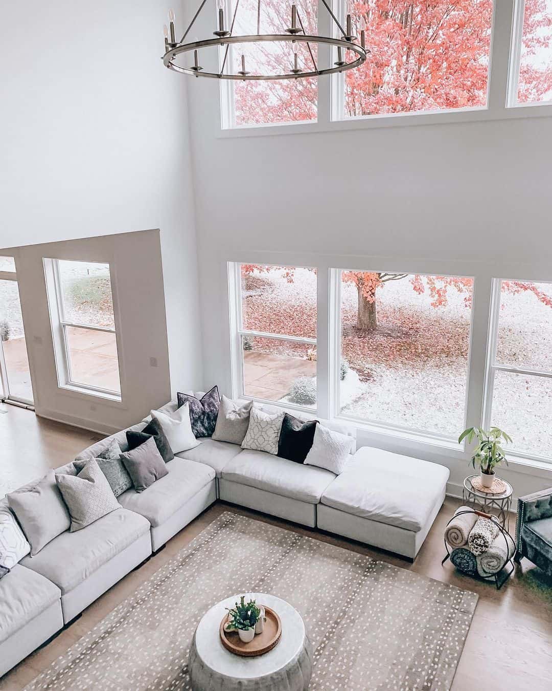 Stacked Windows With Minimalist Trim - Soul & Lane