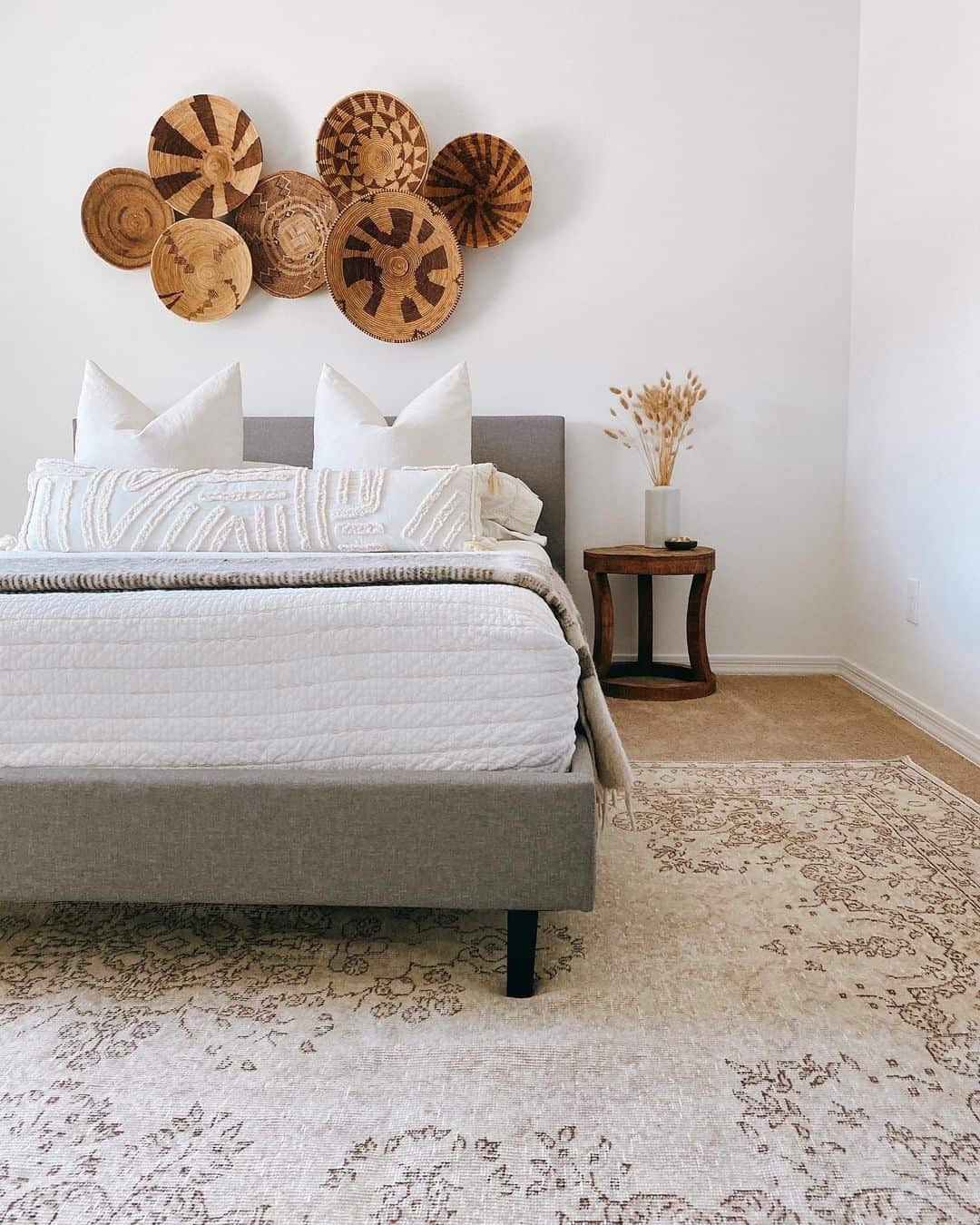 28 Warm Bedroom Carpet Ideas for a Comfortable Place To Unwind