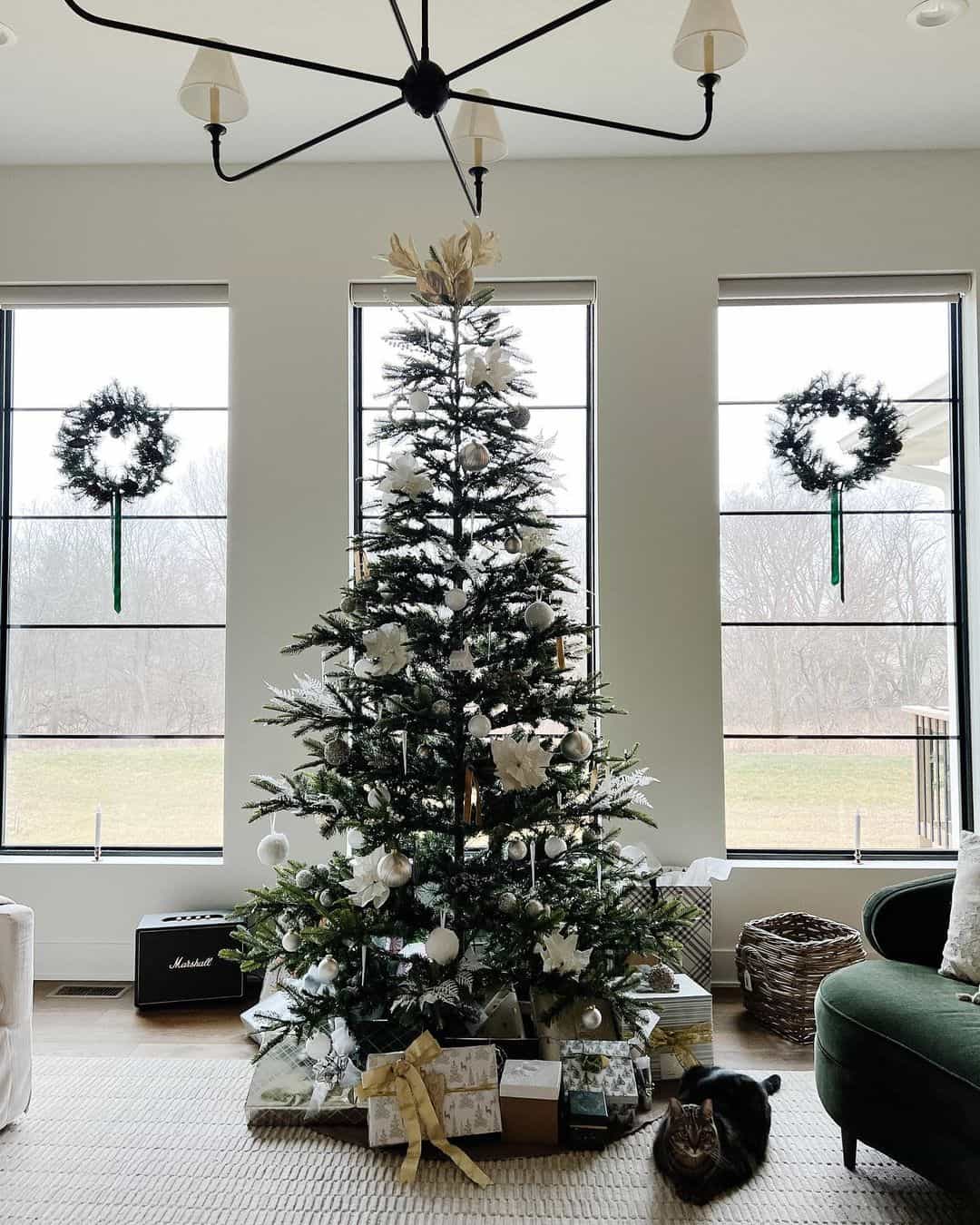 35 Christmas Window Decorations To Get Excited About