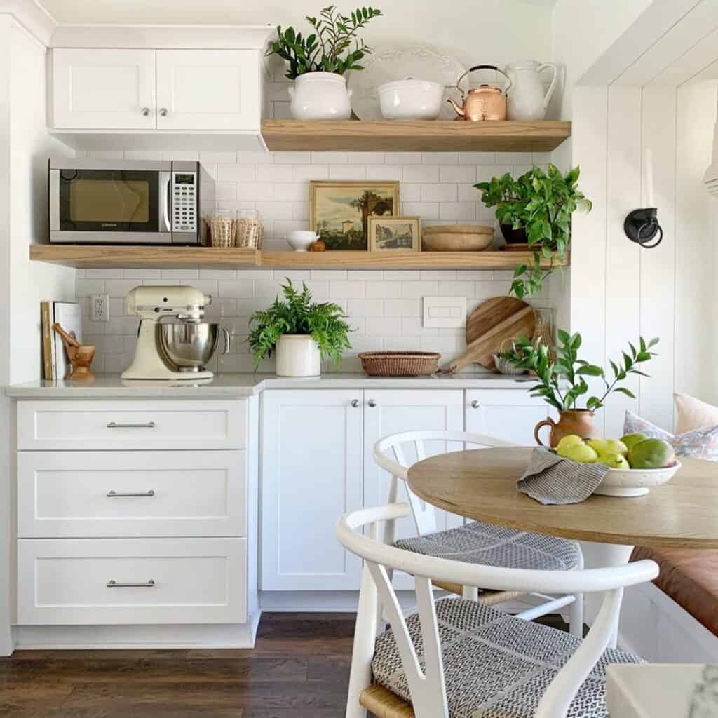 30 Elegant Kitchen Shelf Décor Ideas for a Farmhouse Look