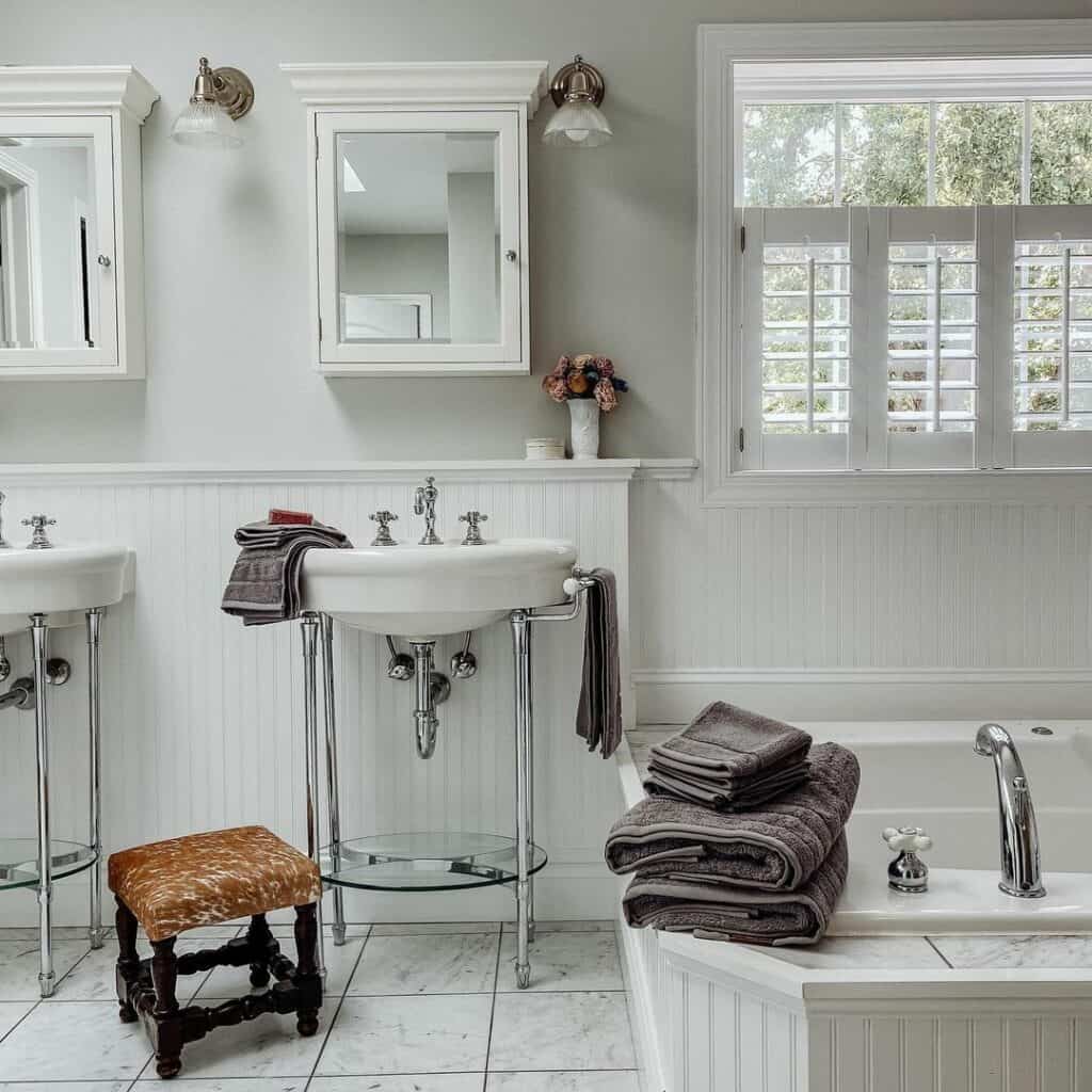 Classic Farmhouse Bathroom Sink Ideas - Soul & Lane