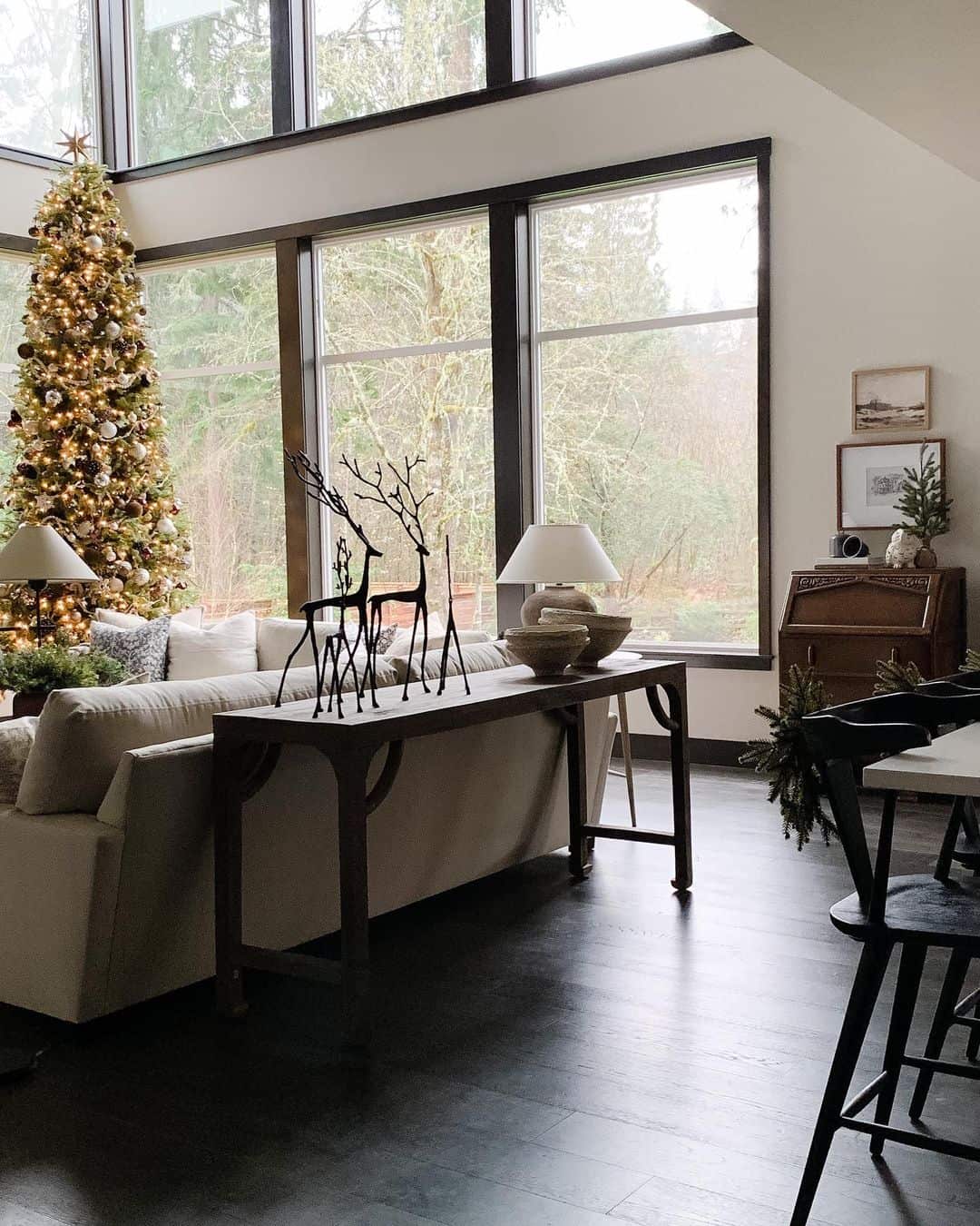 33 Slim Christmas Tree Decorating Ideas for Small Spaces