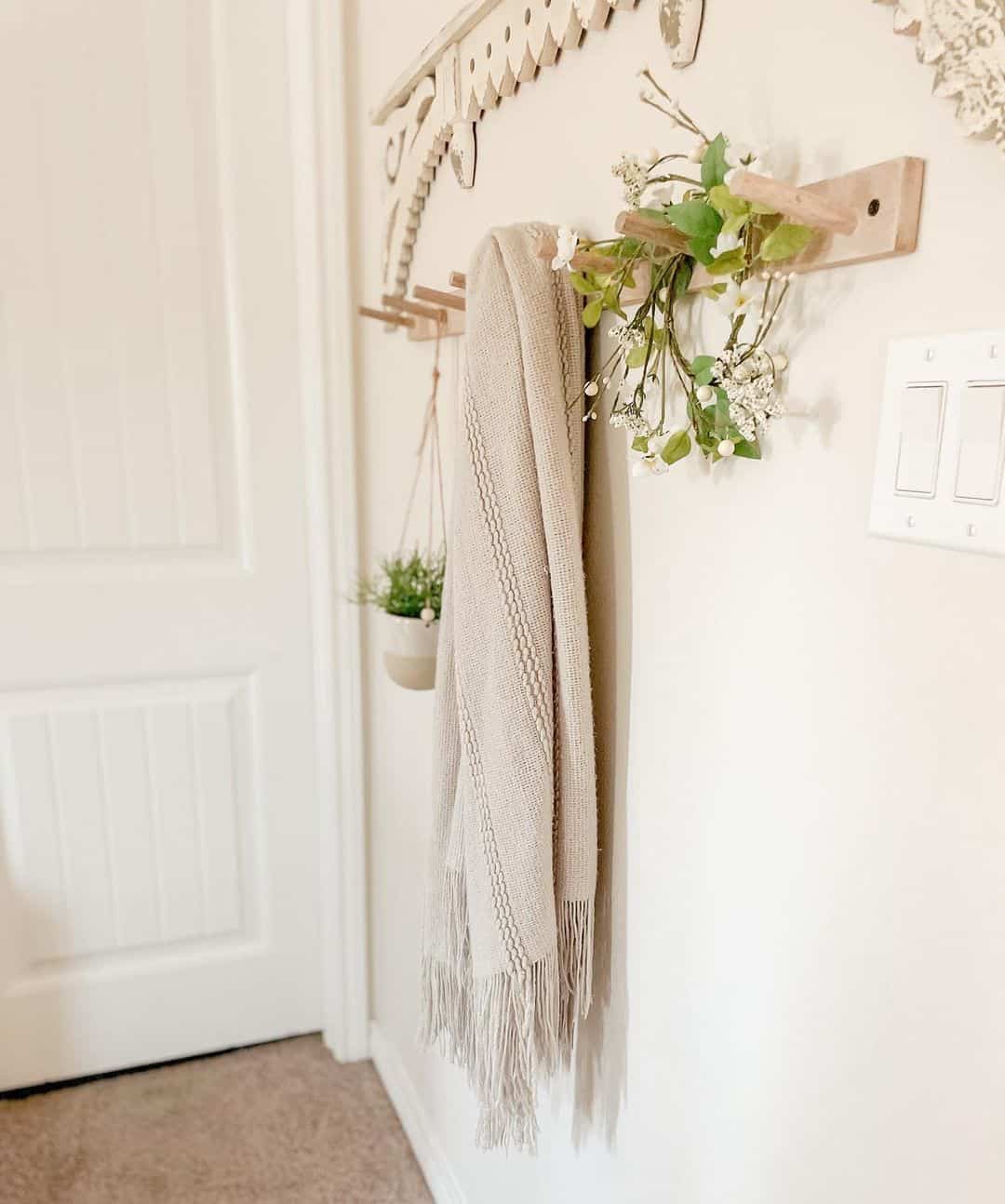 Dainty Wall Décor in Neutral Bathroom - Soul & Lane