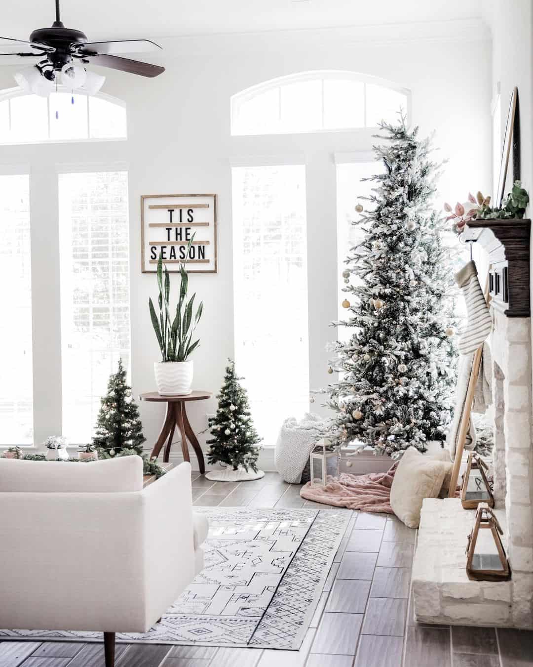 33 Slim Christmas Tree Decorating Ideas for Small Spaces