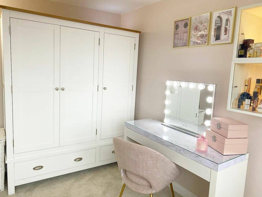 21 Fabulous Makeup Vanity Ideas To Help You Get The Right Look