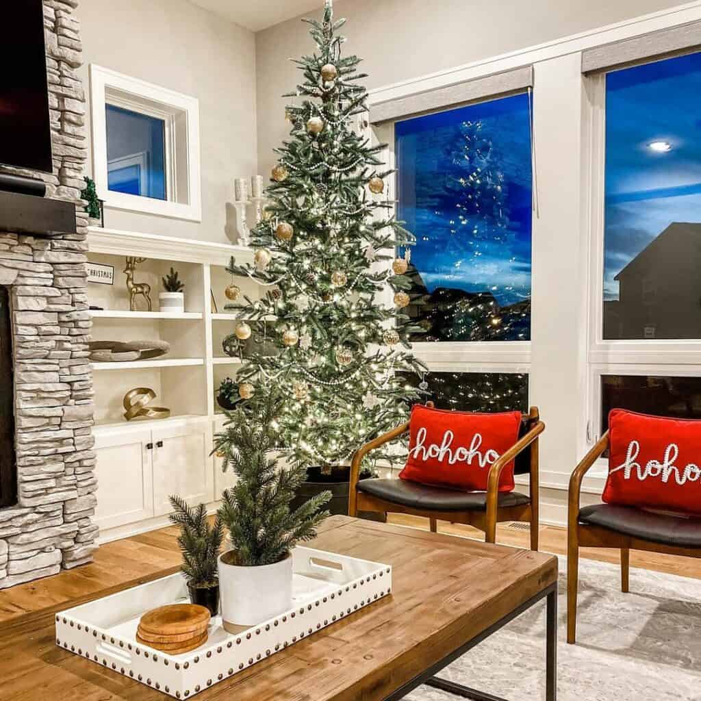 33 Slim Christmas Tree Decorating Ideas for Small Spaces