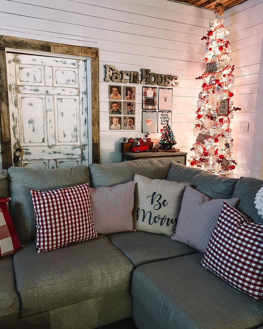 Living Room With Christmas Decorations - Soul & Lane