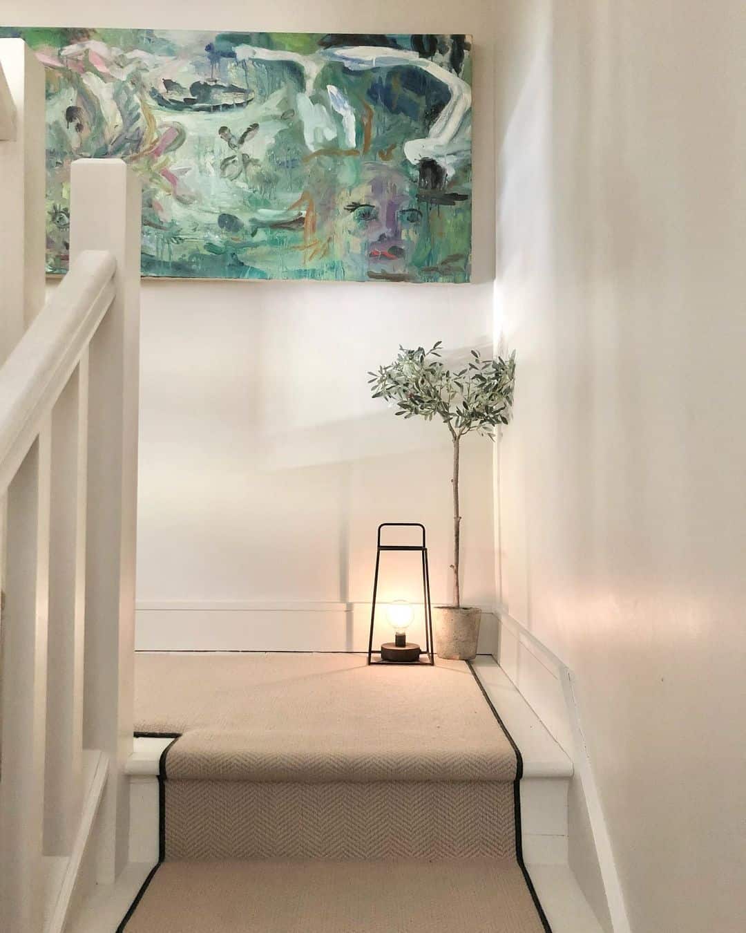 30 Exquisite Stairwell Décor Ideas to Upgrade Your Stairs