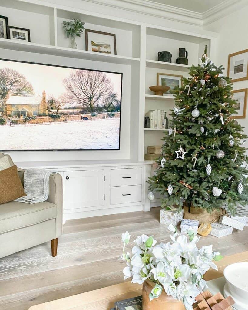 Minimalist White Christmas Tree Décor - Soul & Lane