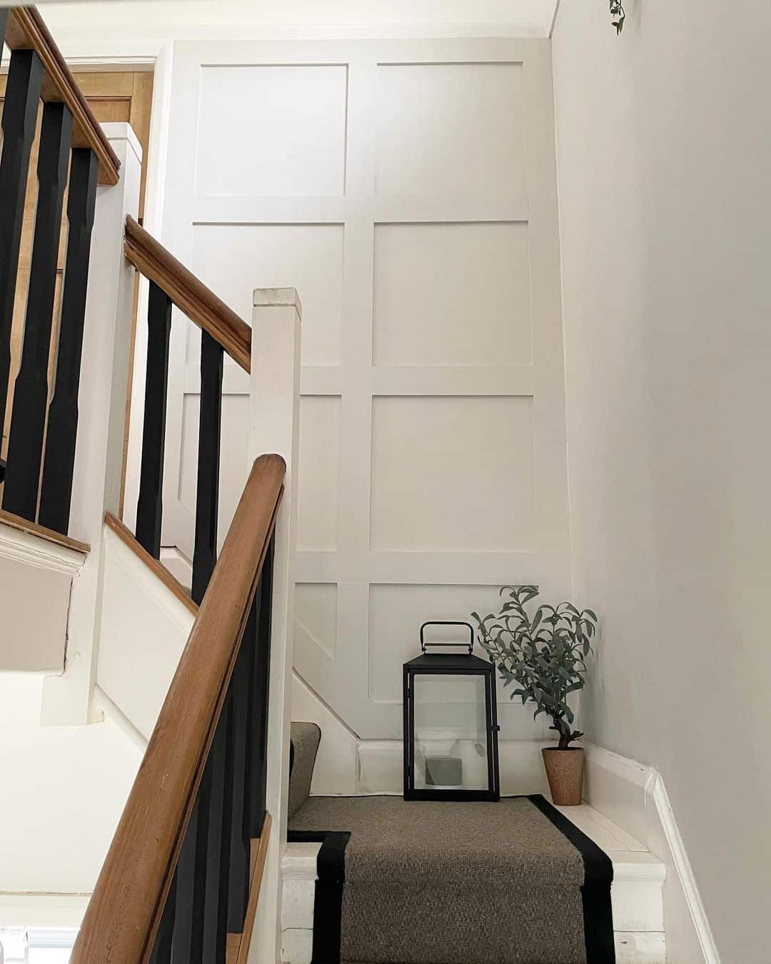30 Exquisite Stairwell Décor Ideas to Upgrade Your Stairs
