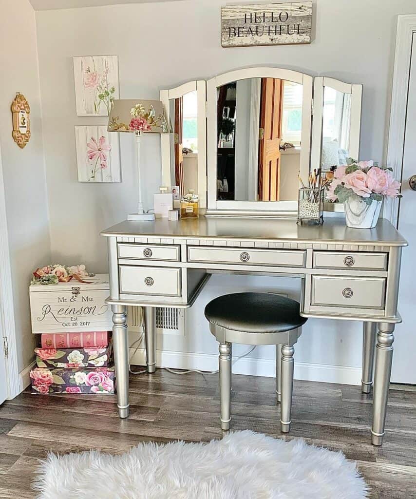 21 Fabulous Makeup Vanity Ideas To Help You Get The Right Look