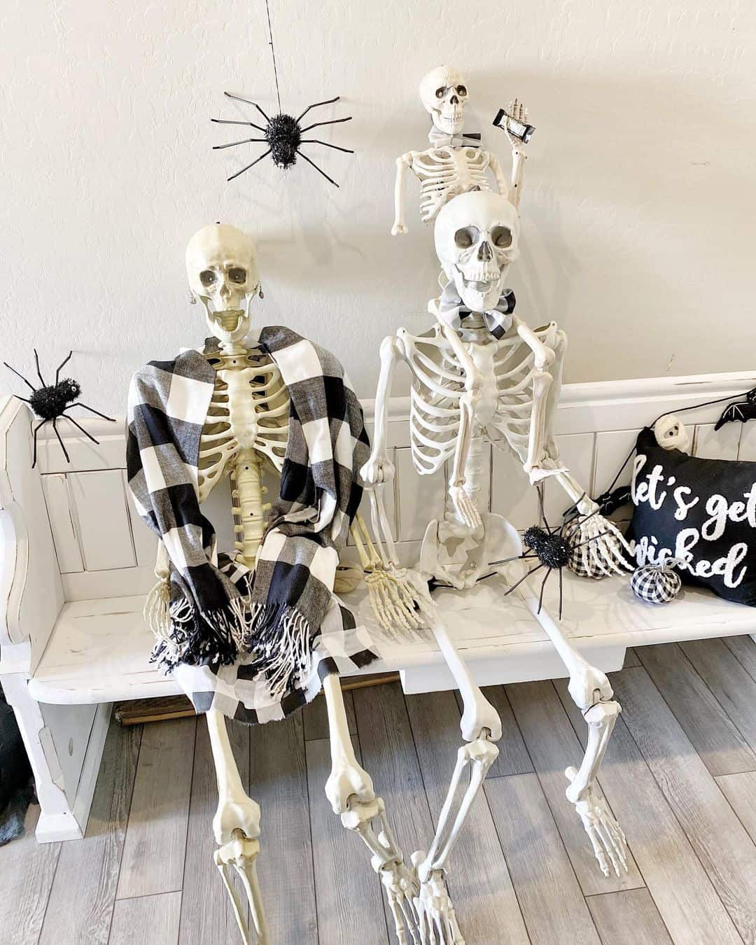 38 Halloween Skull Decor Ideas That Will Spook You