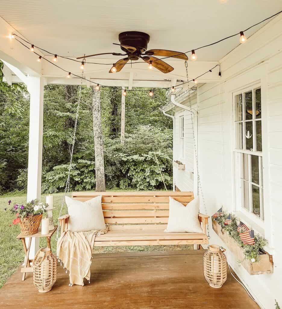 22 Charming Rustic Farmhouse Front Porch Décor Ideas