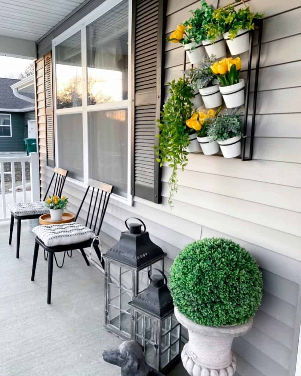 22 Charming Rustic Farmhouse Front Porch Décor Ideas