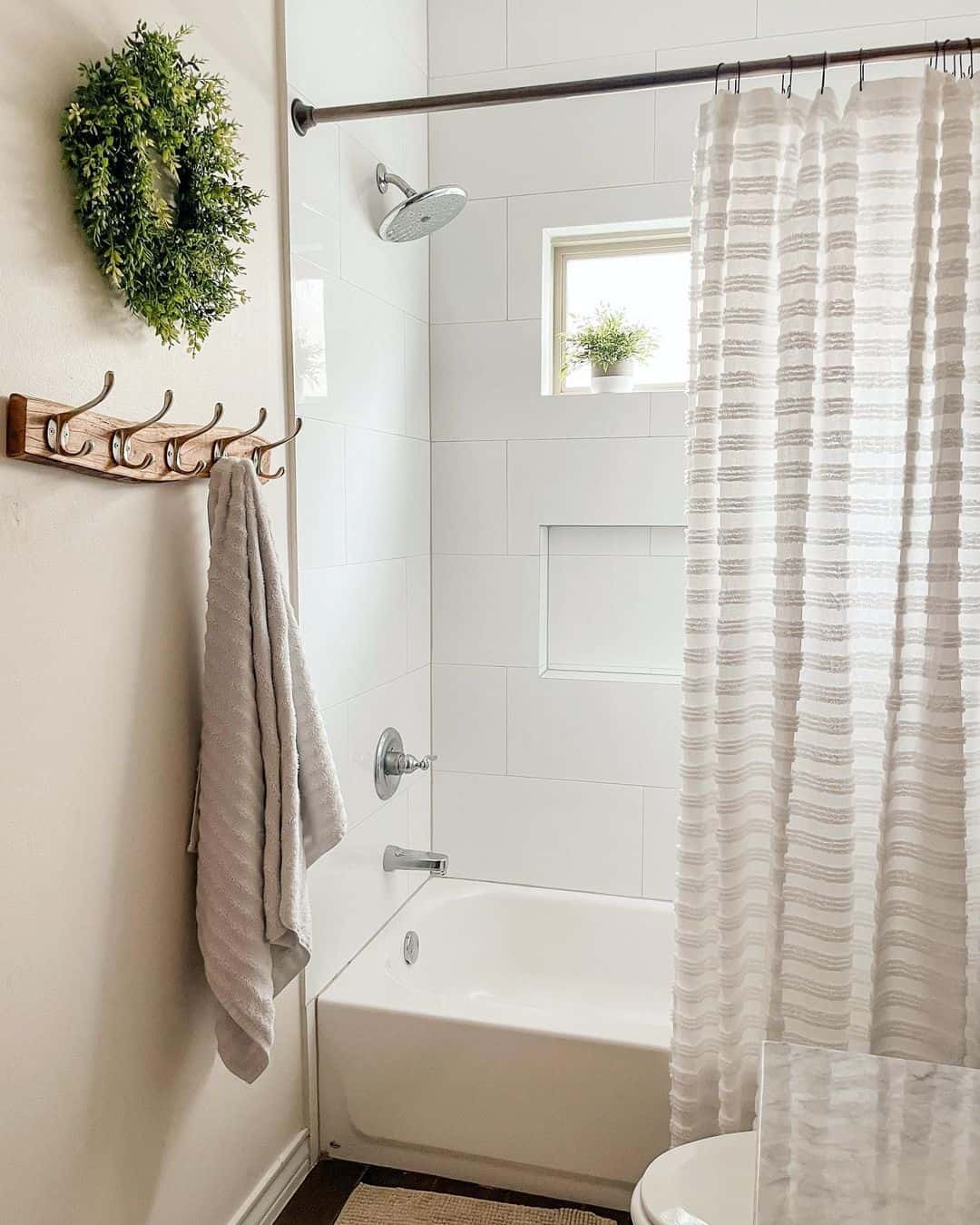 30 Small Farmhouse Bathroom Décor Ideas for a Gorgeous Home