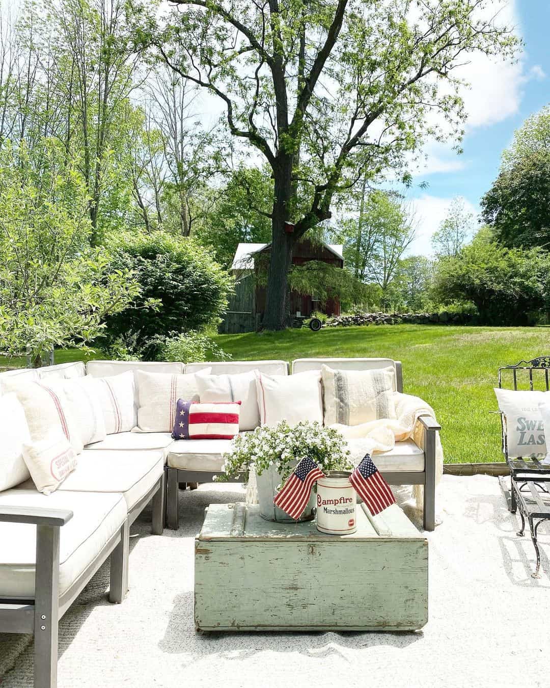 Vintage Décor Backyard Patio Ideas - Soul & Lane