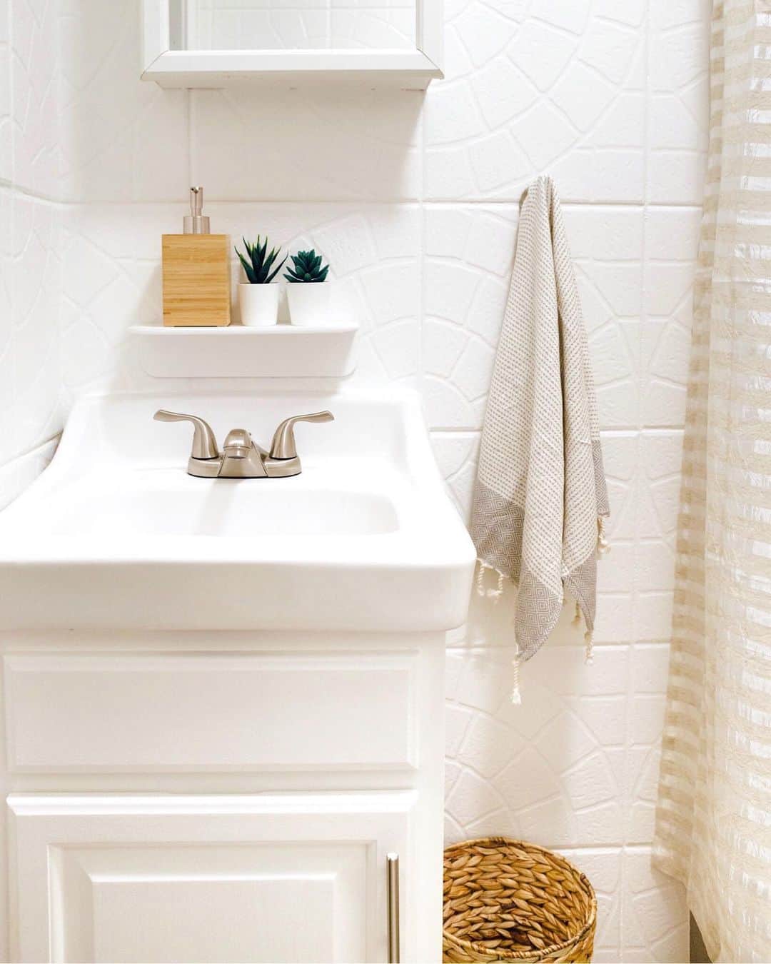 29 Small Bathroom Tile Ideas Perfect for Tight Spaces