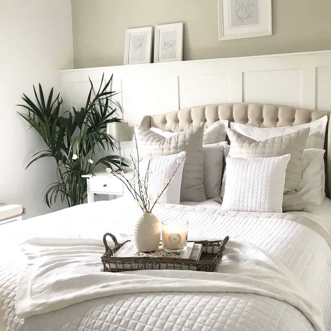 30 Bold Wainscoting Bedroom Ideas To Beautify Your Home