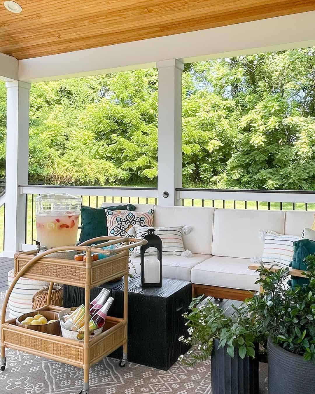 30 Porch Railing Ideas to Accentuate Your Home Exterior