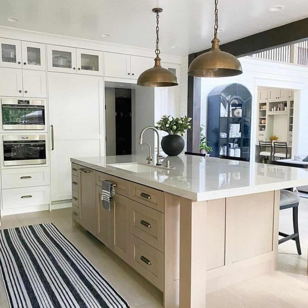 35 Impressive Ways to Style Two Pendant Lights Over a Kitchen Island