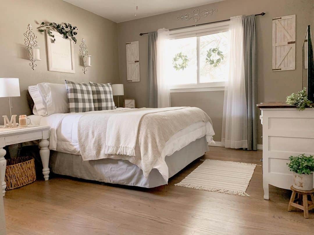 Breezy Beige Boudoir - Soul & Lane