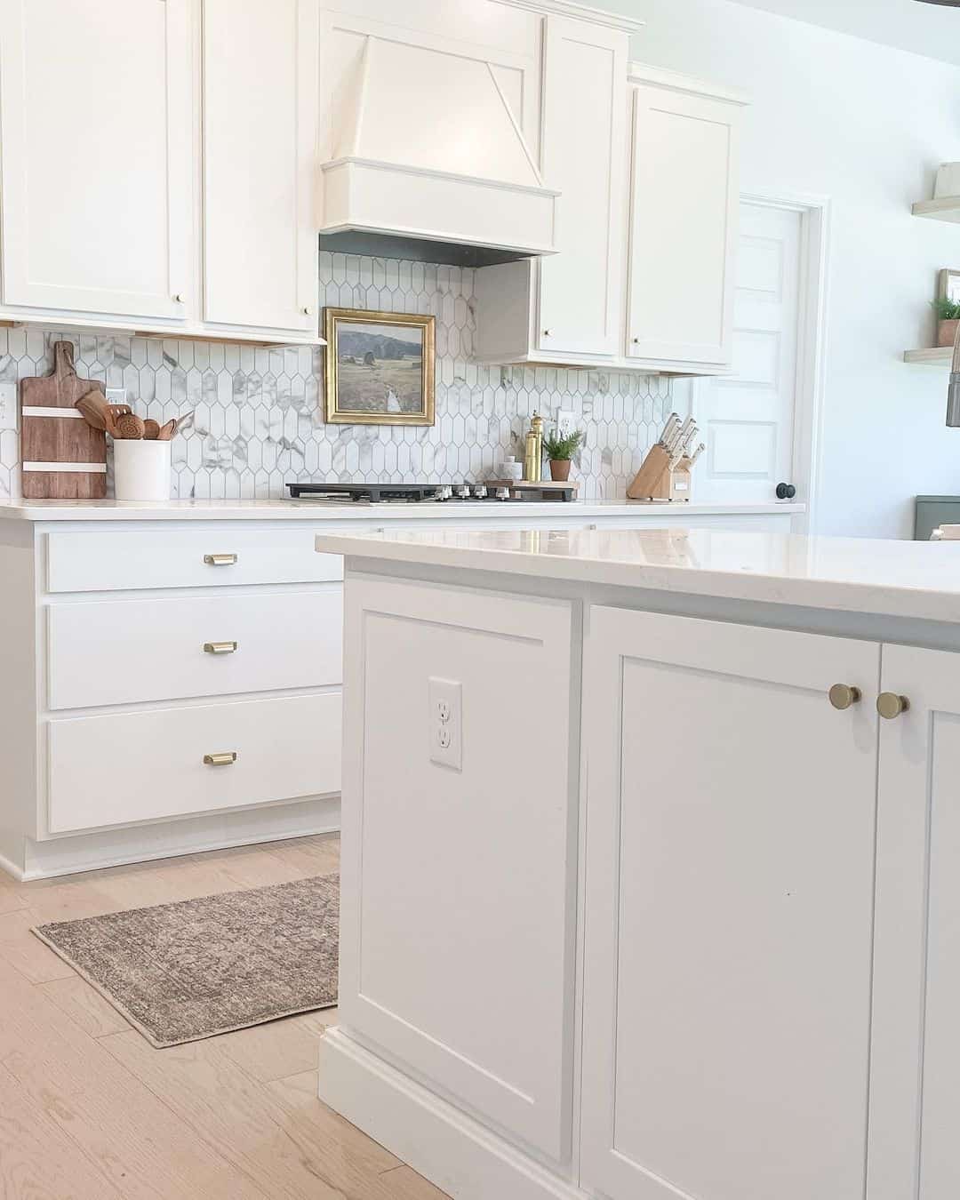 Bright Kitchen With Modern Marble Backsplash Ideas - Soul & Lane