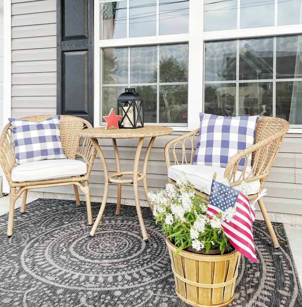 Compact Porch With Patriotic Décor - Soul & Lane