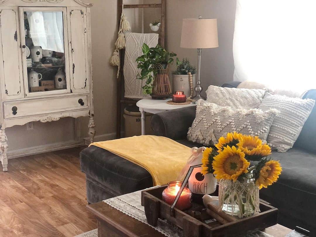 Country Living Room Ideas With Pops of Yellow - Soul & Lane