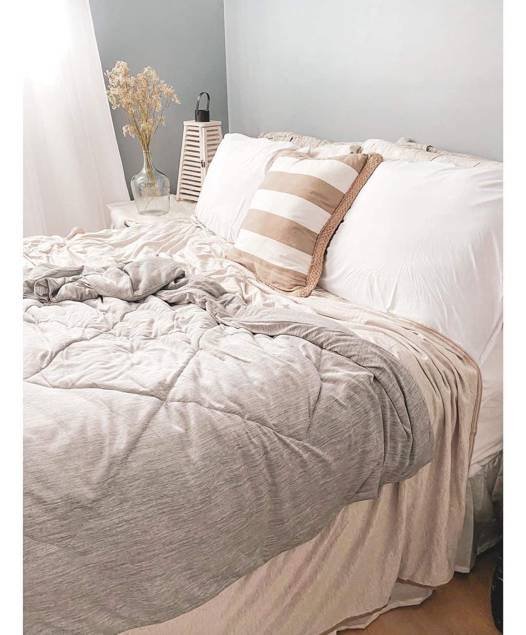 Cozy Neutral Bed With Layered Blankets - Soul & Lane