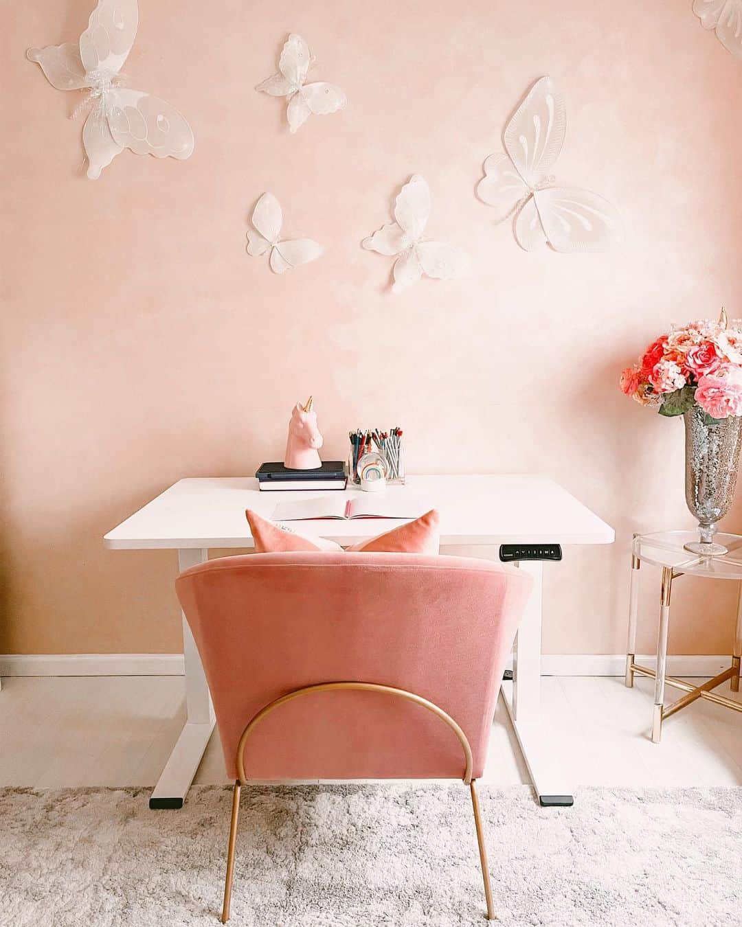 12 Pink Office Ideas You’ll Have a Crush On