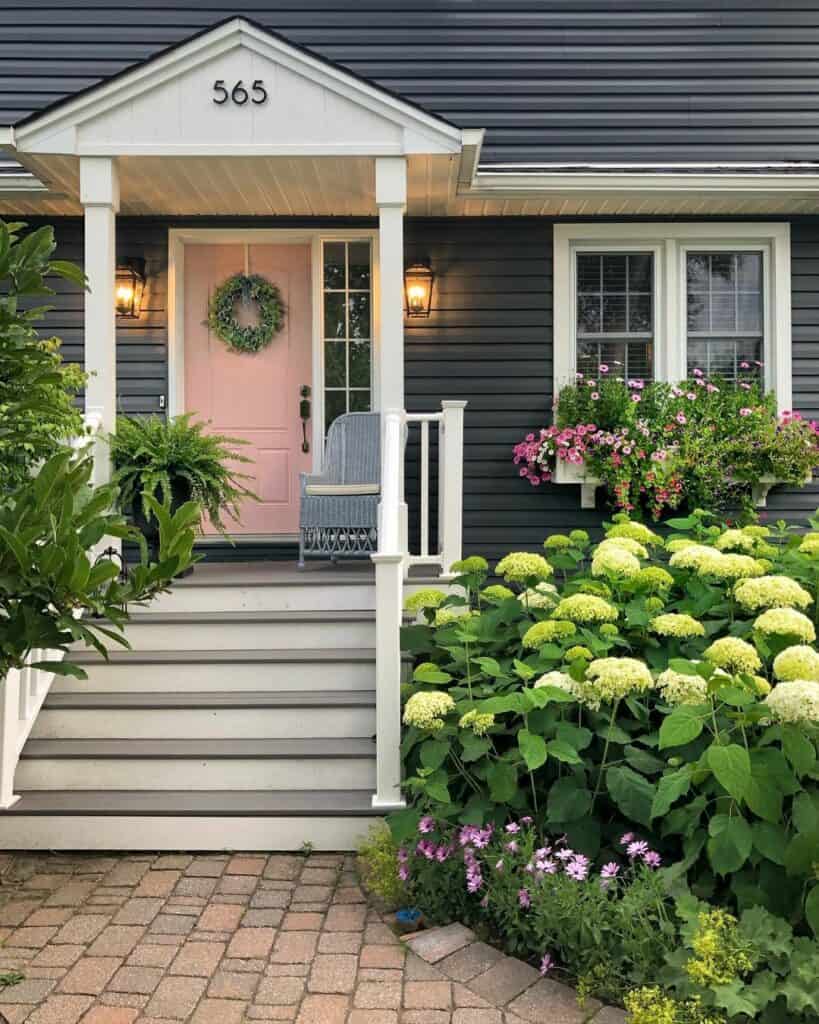 19 Simple Flower Bed Ideas for the Front of a House