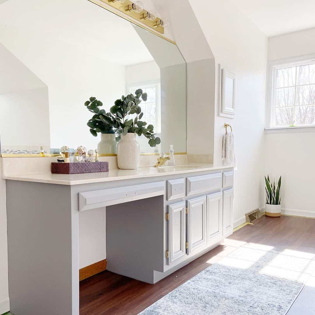 Glamourous Trimmed Vanity - Soul & Lane