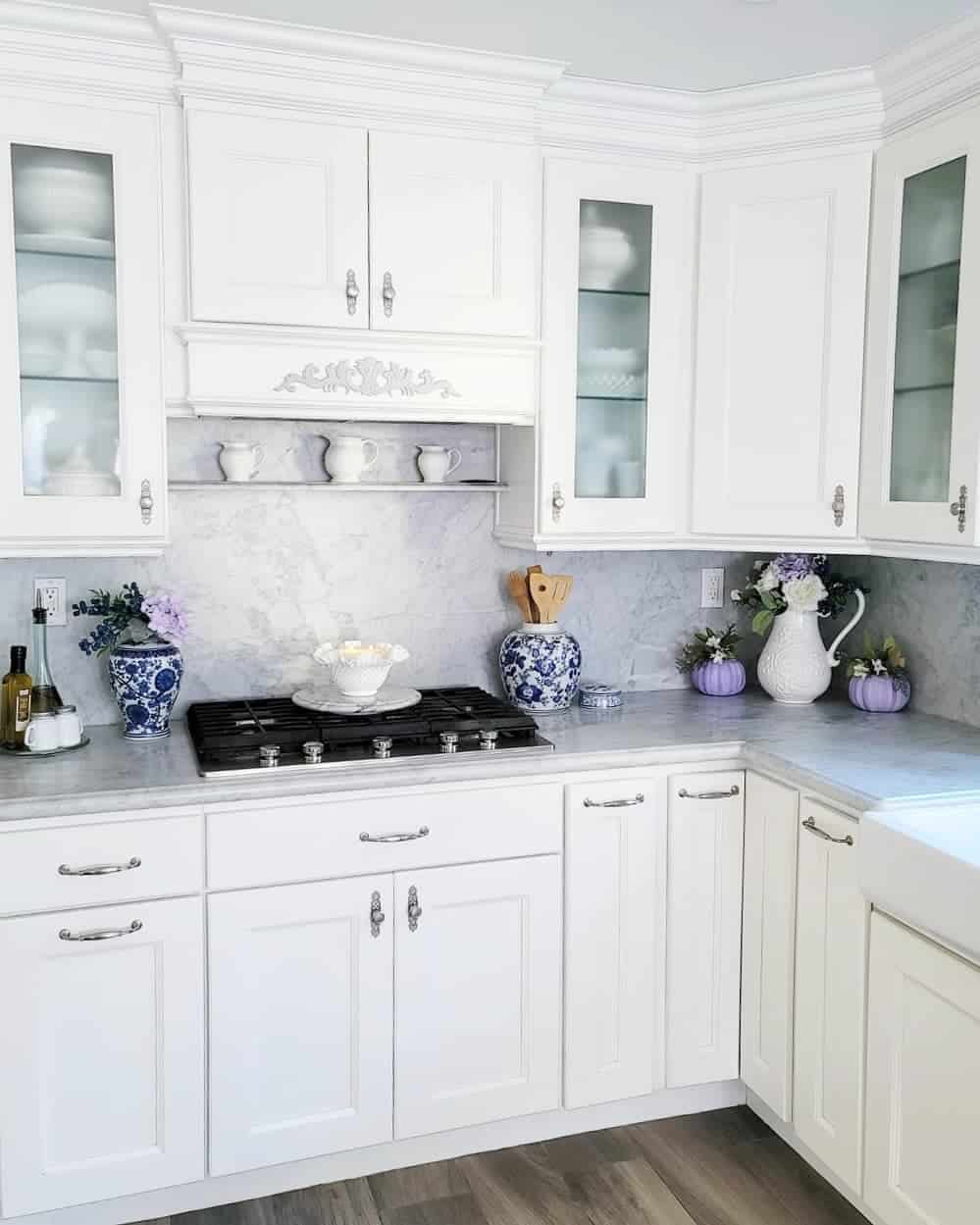 Kitchen Countertop Décor With Chinoiserie Pottery - Soul & Lane