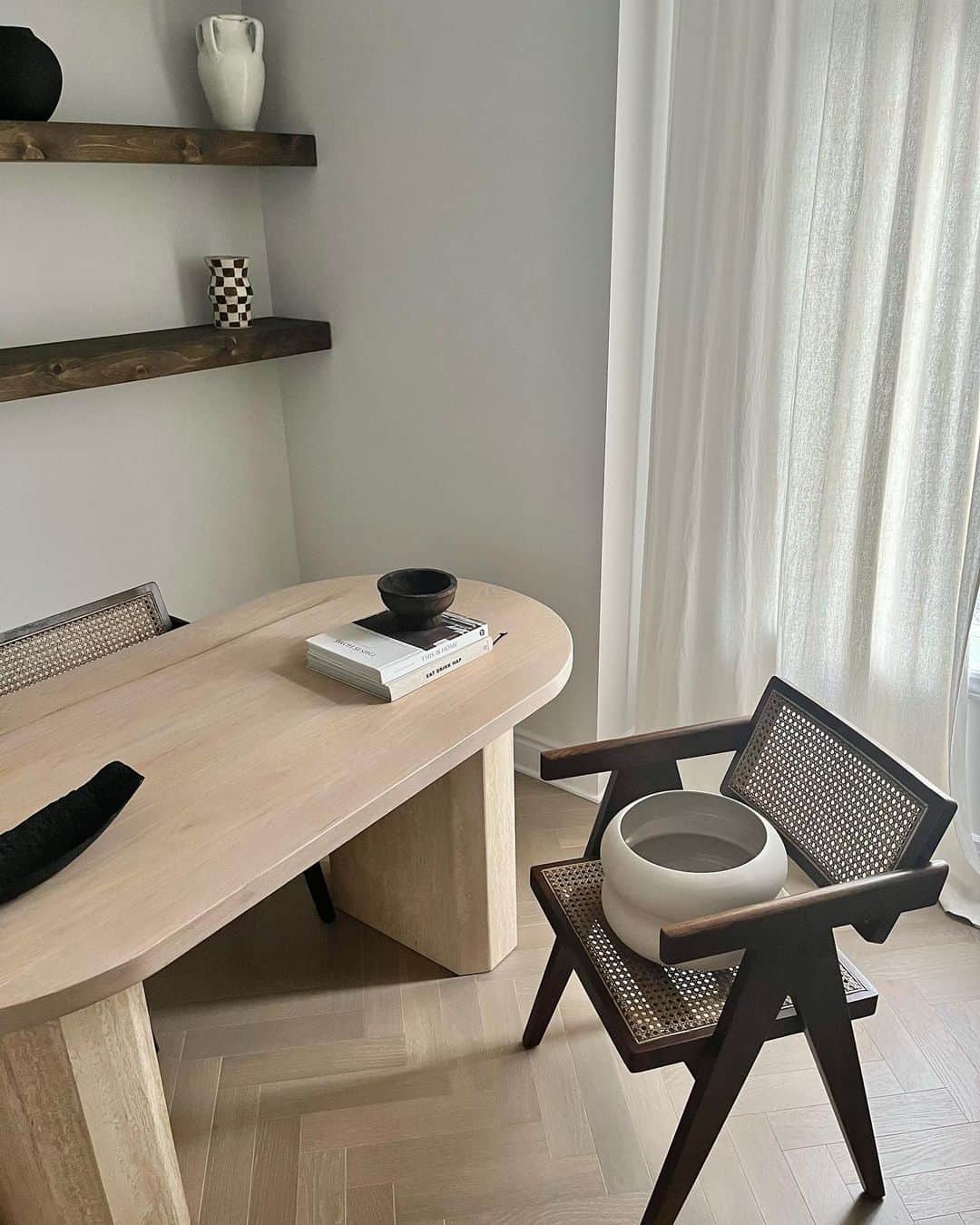 22 Small Office Décor Ideas to Optimize Unused Spaces