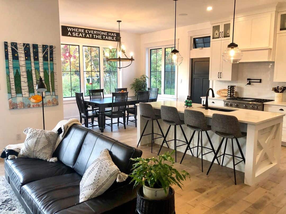 26 Transom Windows to Add to Your Abode